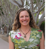 Linda Duttenhaver Award | UCEAP Alumni